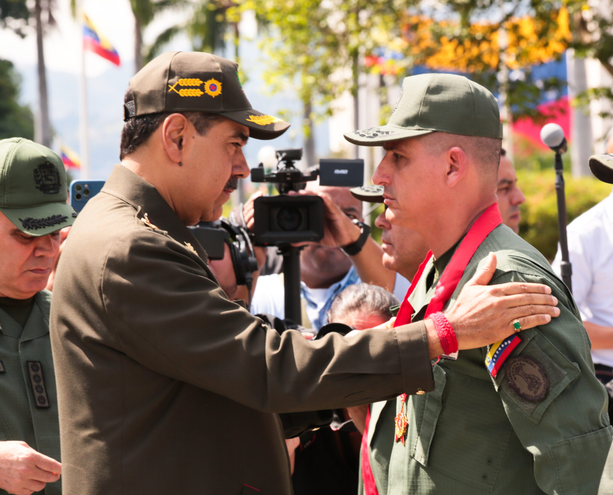 Comandante en Jefe de la FANB condecora a integrantes del cuerpo castrense