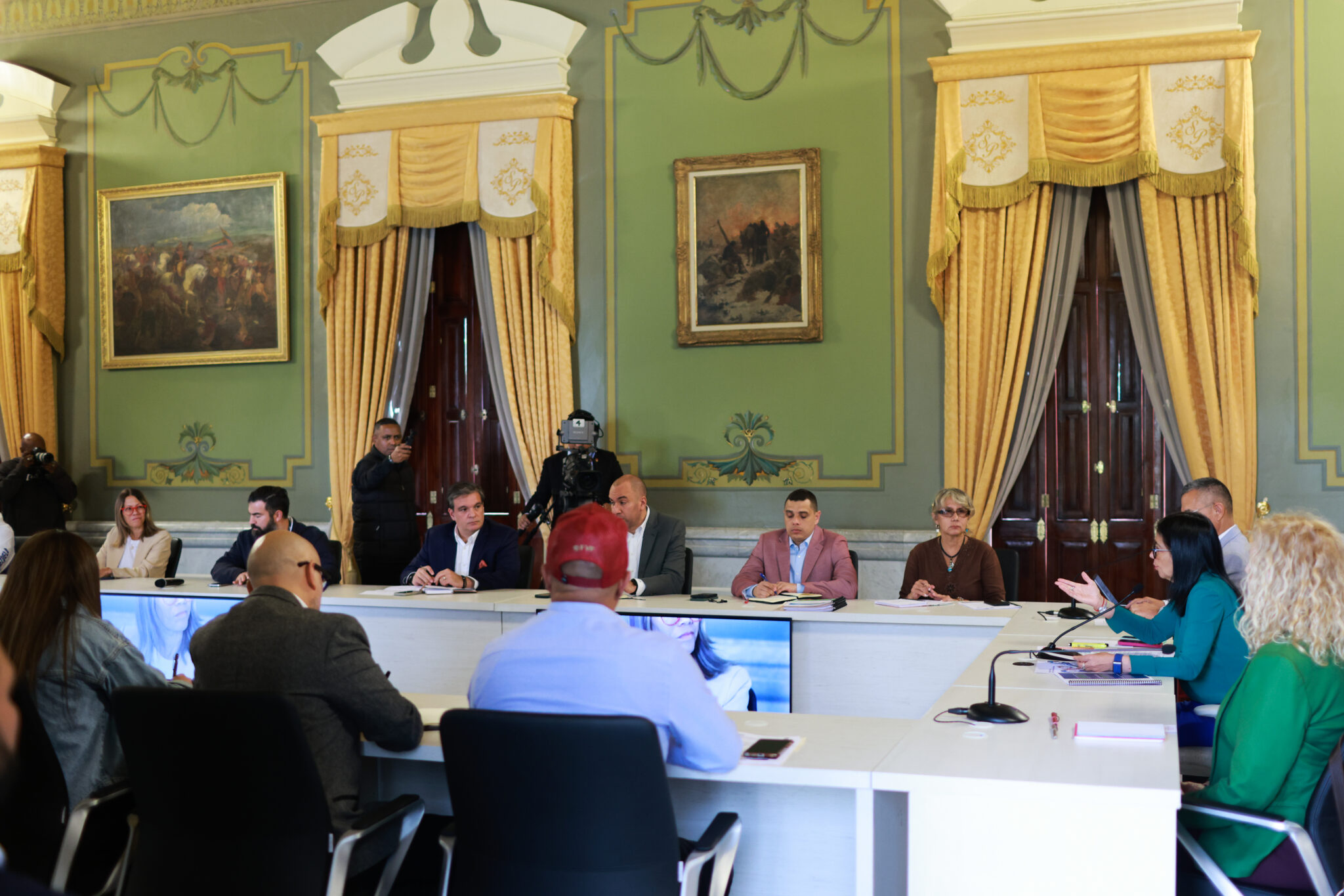 Presidenta Encargada llama a impulsar programas de paz y convivencia en ...