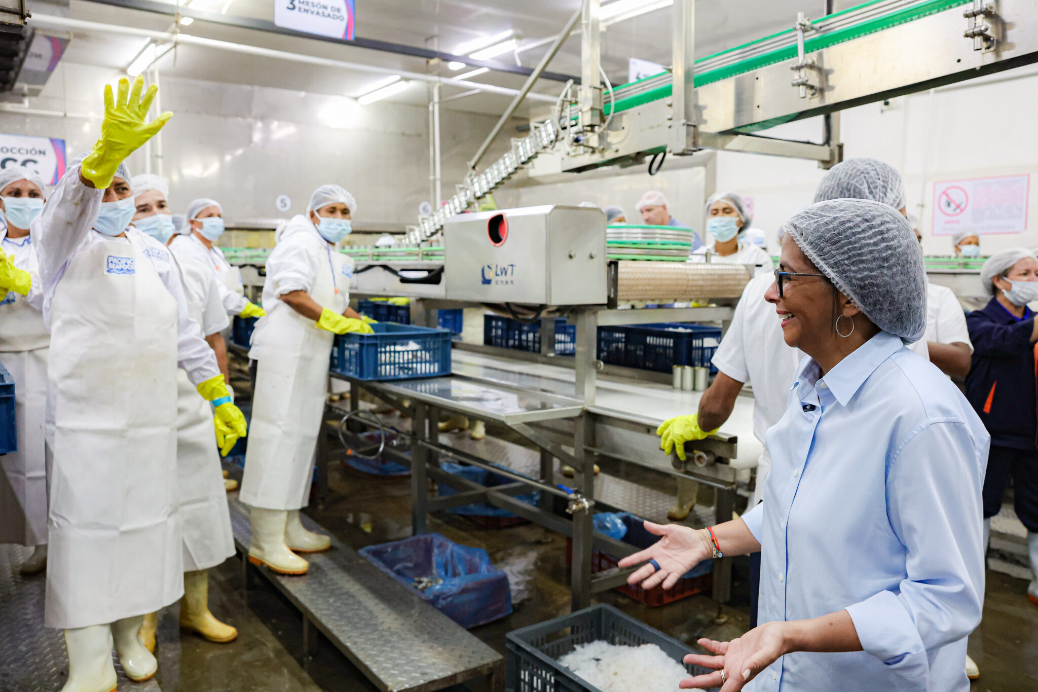 Presidenta (E) Delcy Rodríguez visita planta procesadora de productos ...